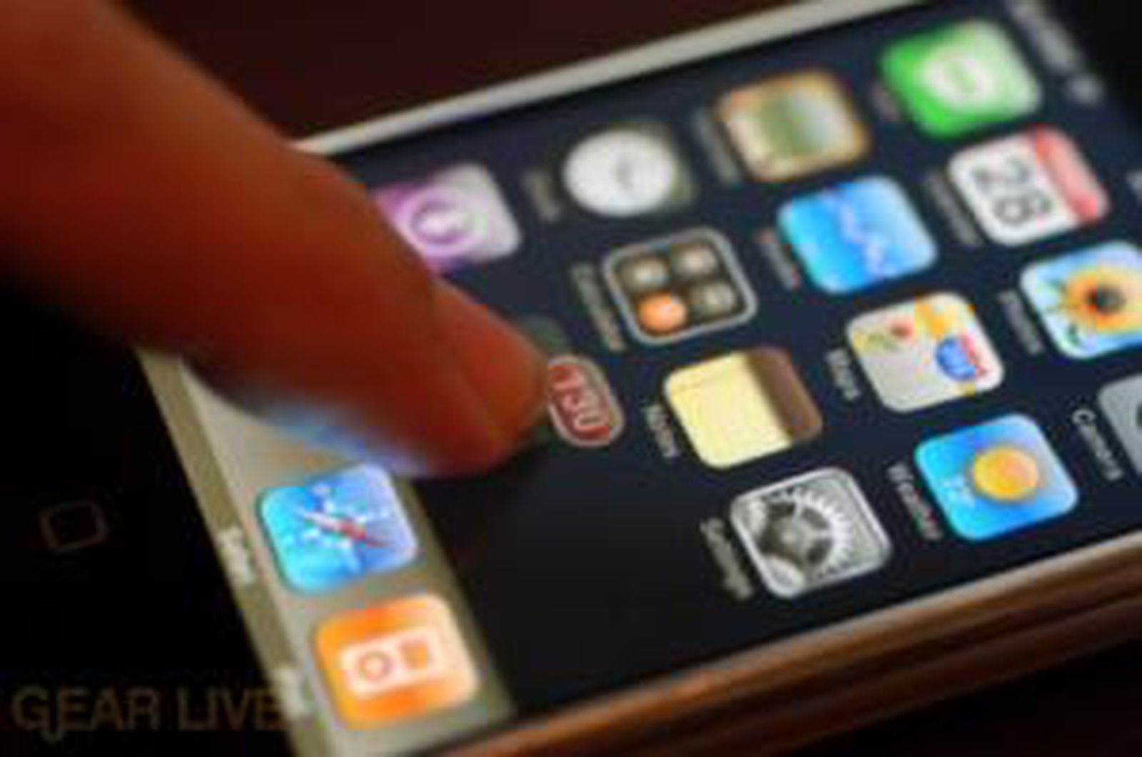 iPhone 1.1.3 Features and Screenshots? Locate Me, Movable Icons, More ...