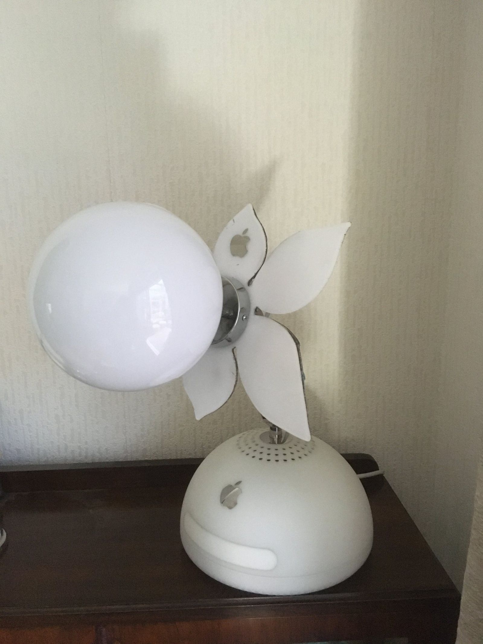 Gallery: iMac G4 Transformed Into Desk Lamp - MacRumors