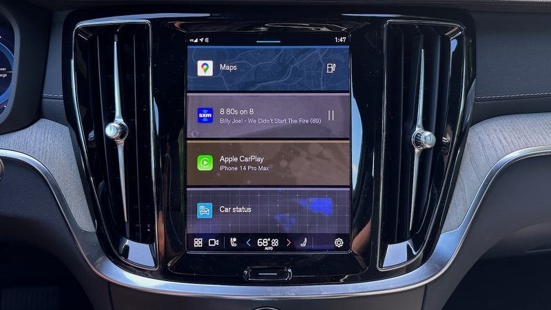 Hands-On With Volvo's Dual-Screen Apple Maps CarPlay Experience - MacRumors