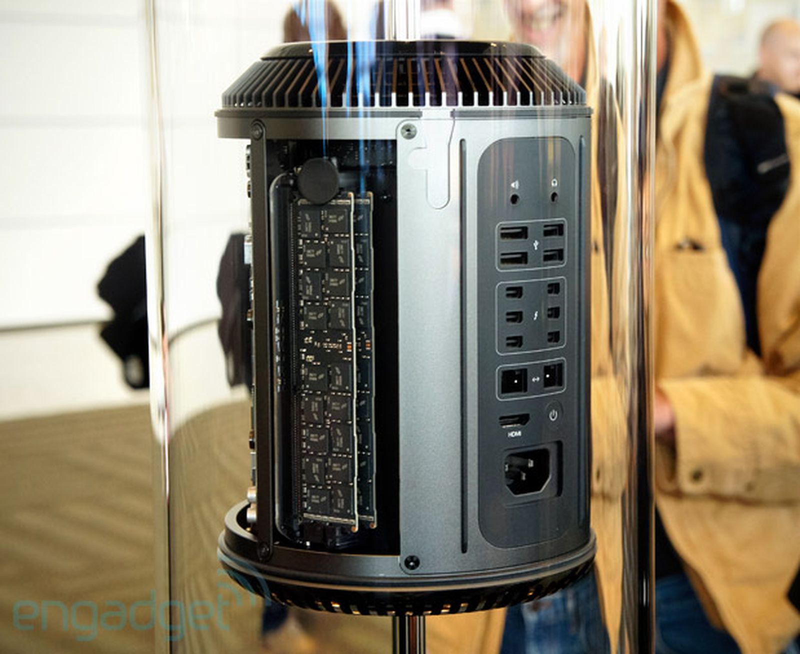 Apple Offers Developers a Closer Look at the New Mac Pro - MacRumors