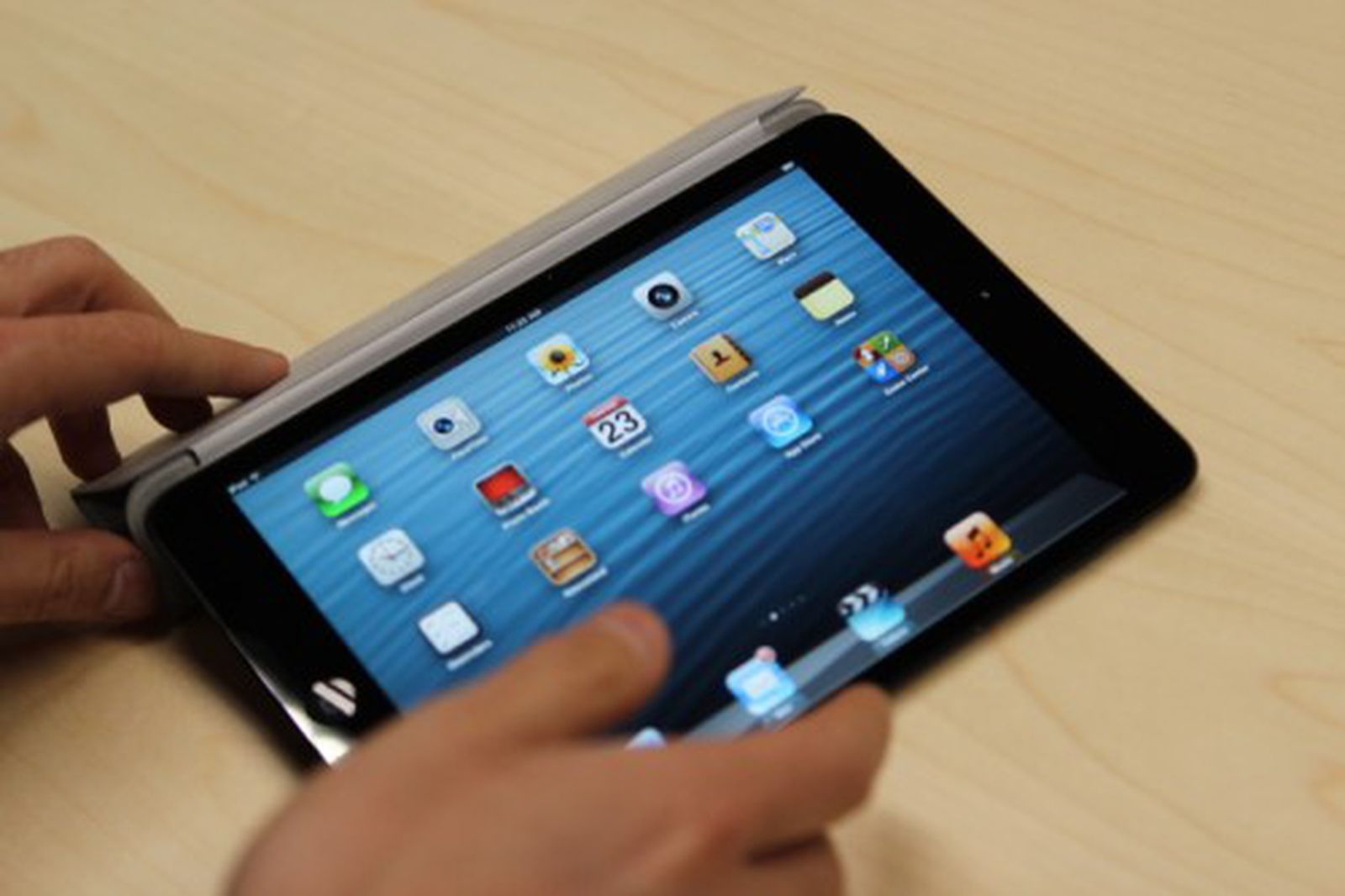 First Impressions and Hands On with iPad Mini - MacRumors