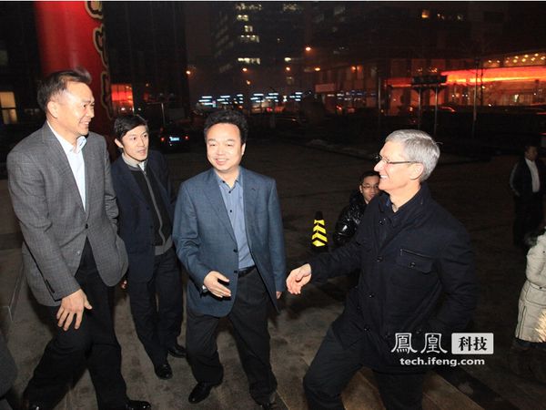 Tim Cook Visits China to Discuss Market Growth, Low-Cost iPhone with ...