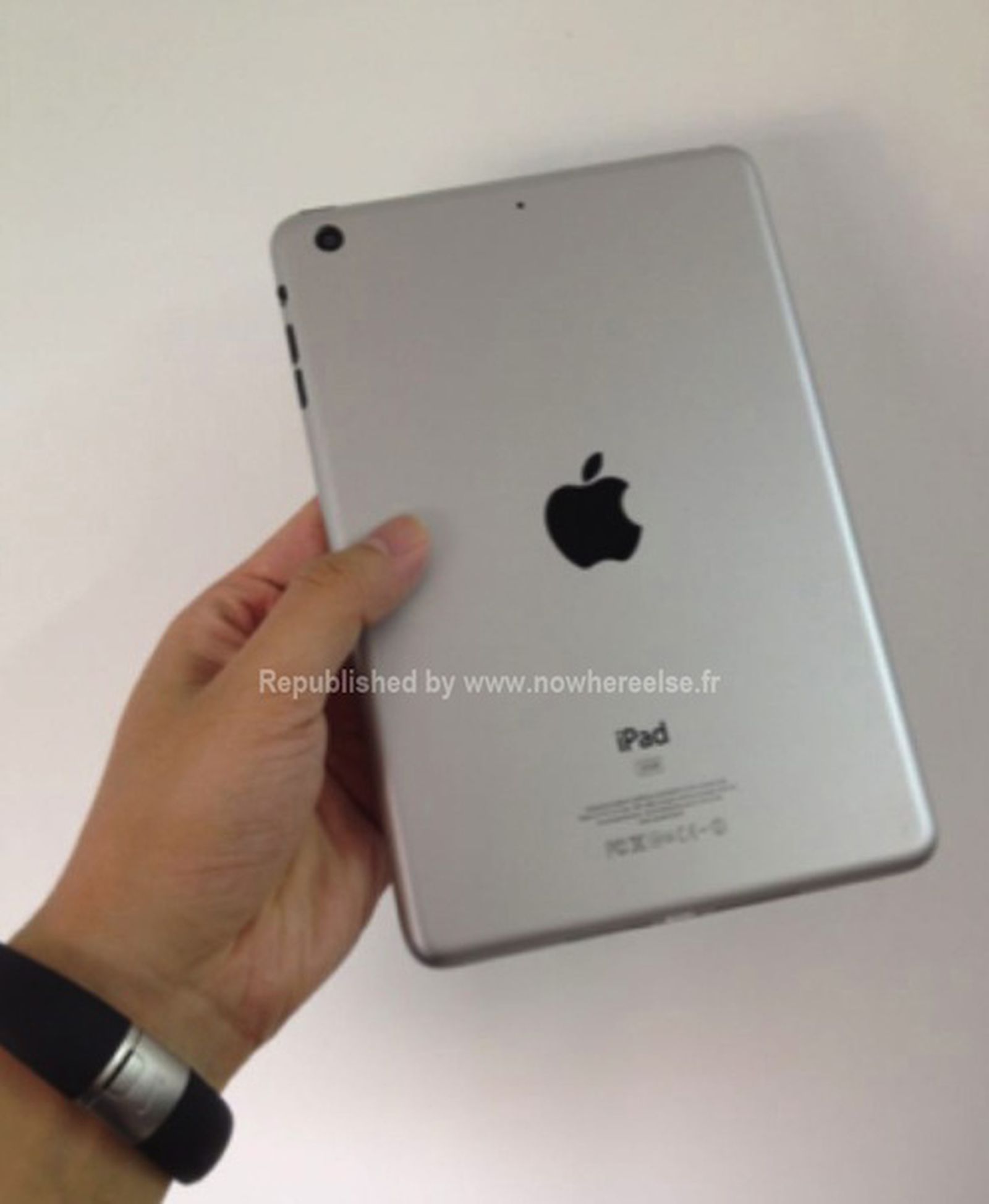 New Photos Show 'iPad Mini' Physical Mockup in Hand - MacRumors