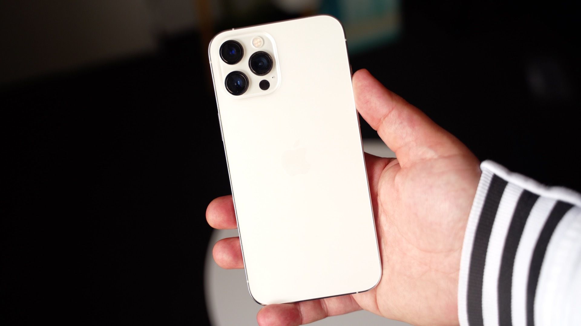 Hands-On With the New iPhone 12 Pro Max and iPhone 12 Mini - MacRumors