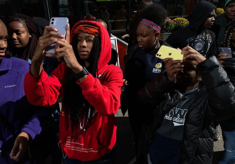 Apple Teams Up With 100cameras to Teach Chicago Students iPhone ...