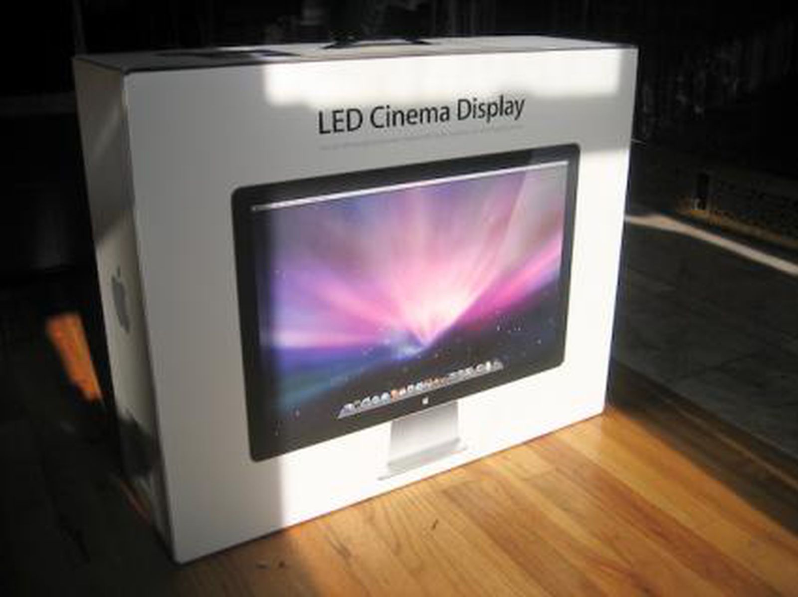 First 24" LED Cinema Displays Arrive - MacRumors