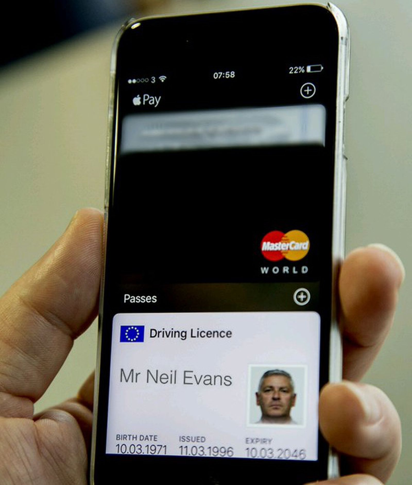 UK Developing Digital Driving License Stored in Apple Wallet App ...