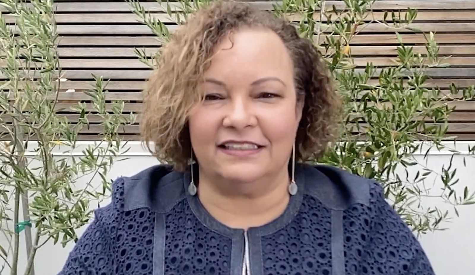 Apple Environment VP Lisa Jackson Speaks About Apple's Renewable Energy ...