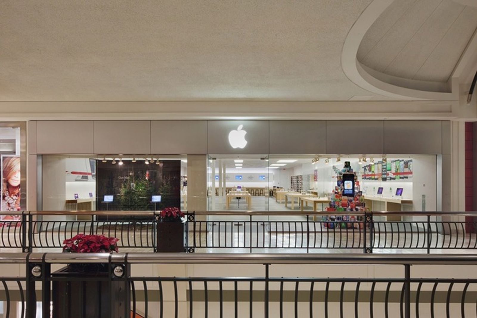 The First-Ever Apple Store, Introduced by Steve Jobs in 2001, Set to ...
