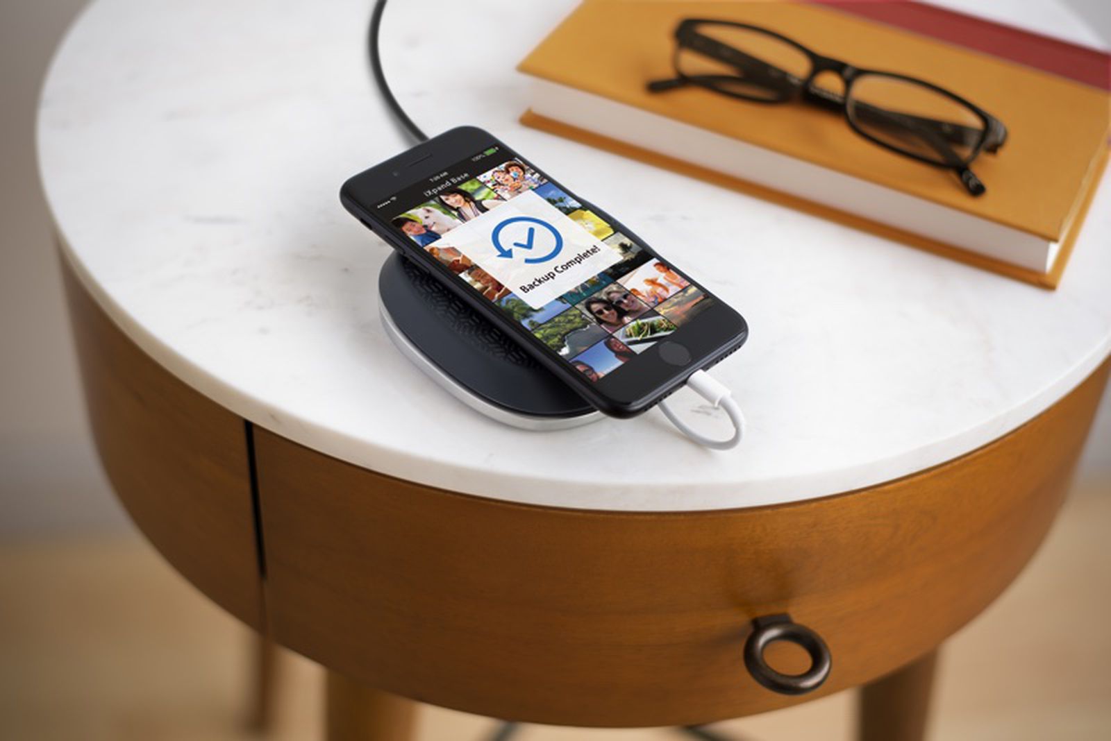 SanDisk's New iXpand Base Makes it Easy to Back Up Your iPhone - MacRumors