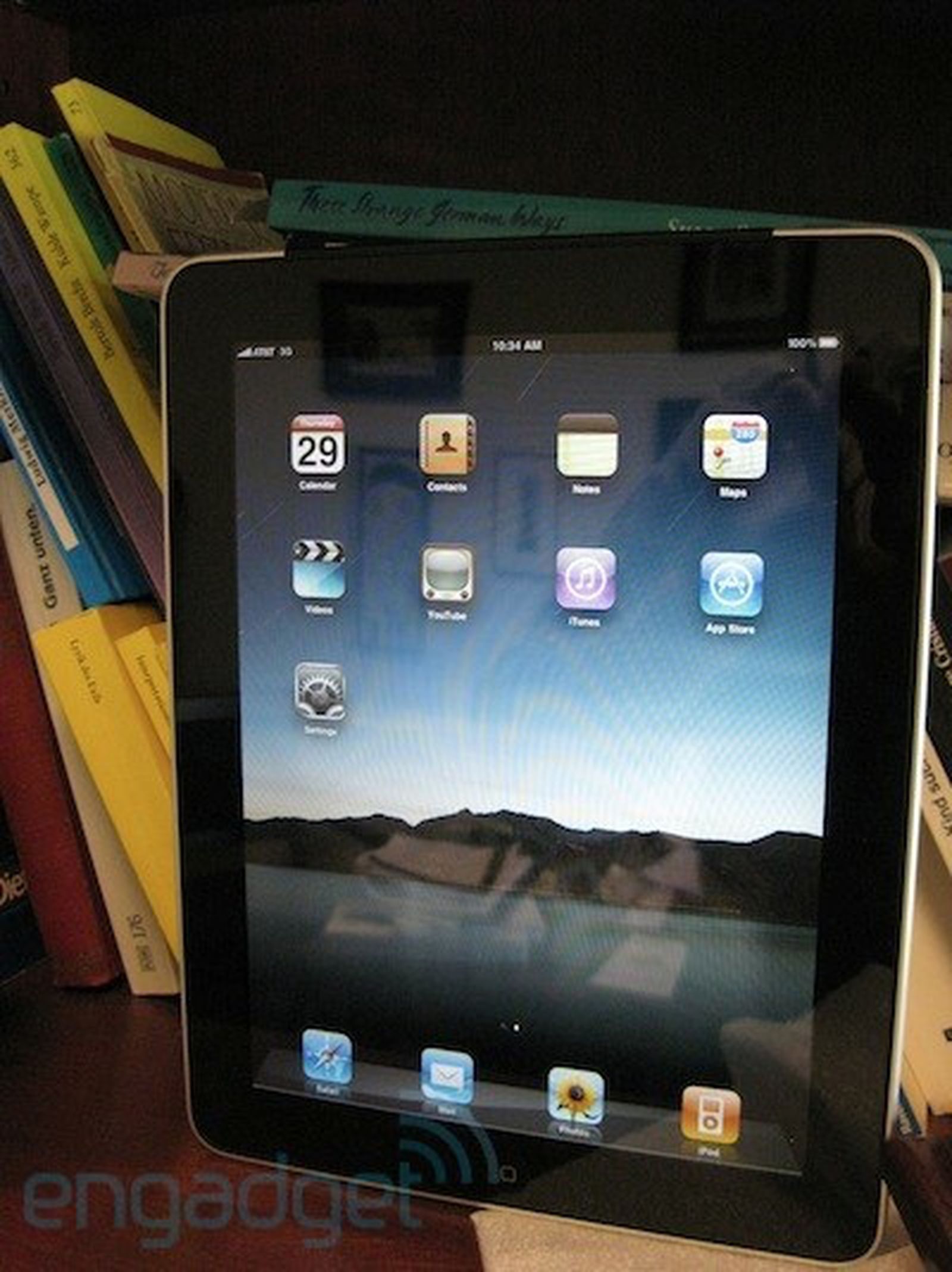 First iPad Wi-Fi + 3G Arrives a Day Early - MacRumors