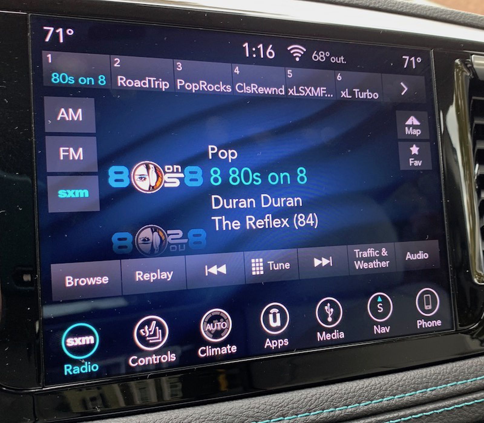 2018 Chrysler Pacifica Hybrid – Uconnect and CarPlay Review - MacRumors