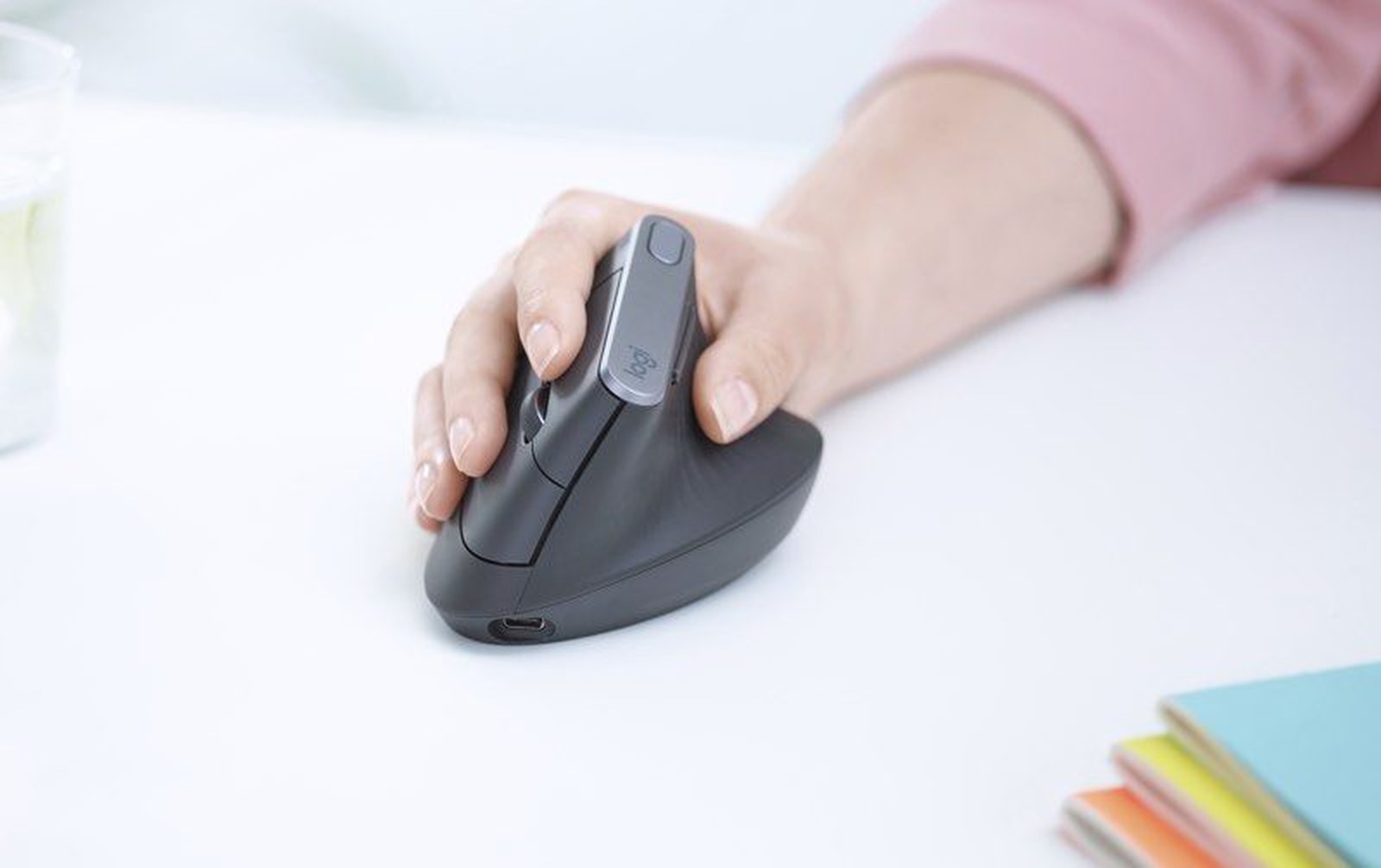 Logitech Debuts New MX Vertical Ergonomic Mouse - MacRumors
