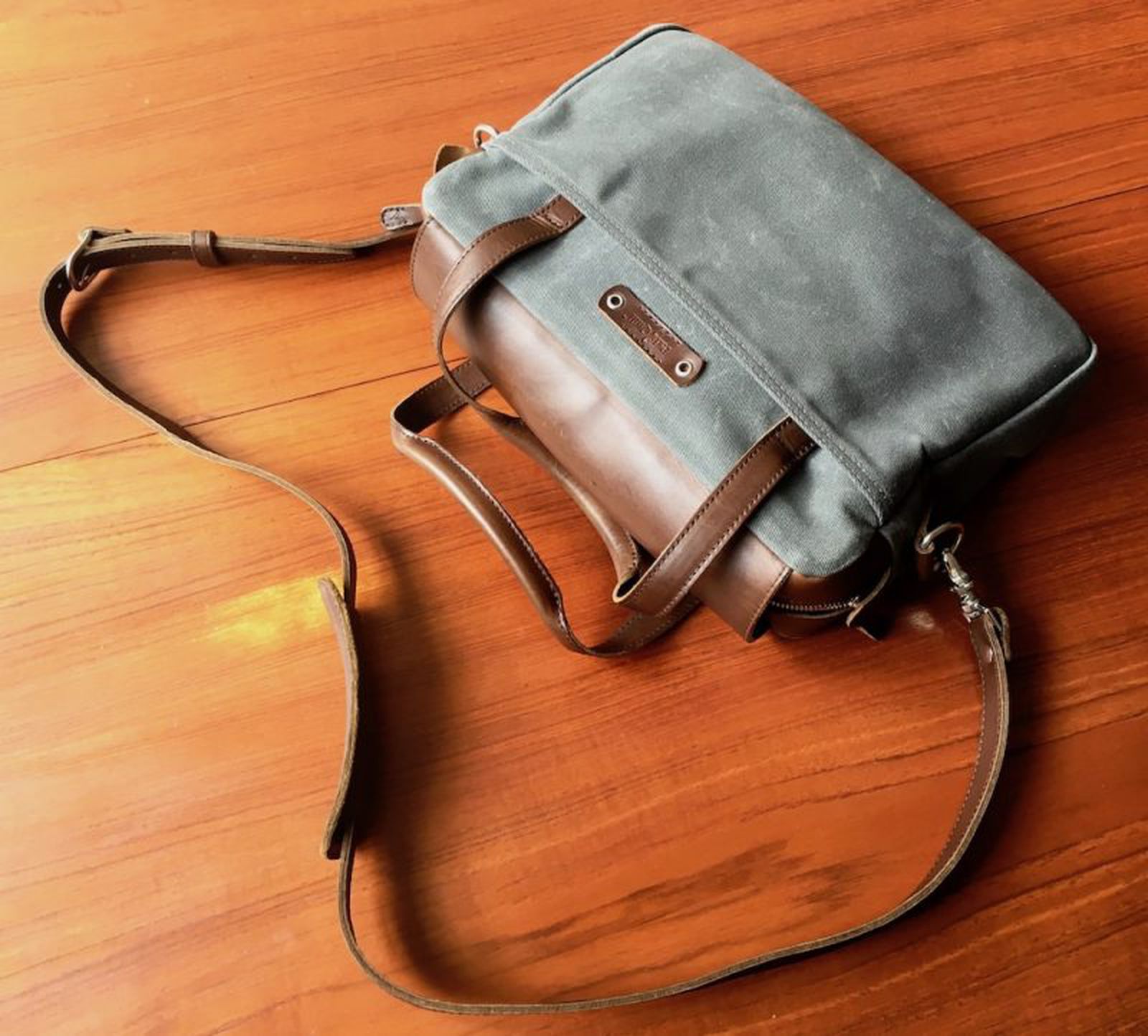 Review: Pad & Quill's Small Briefcase Is a Neat Bag for Your iPad ...