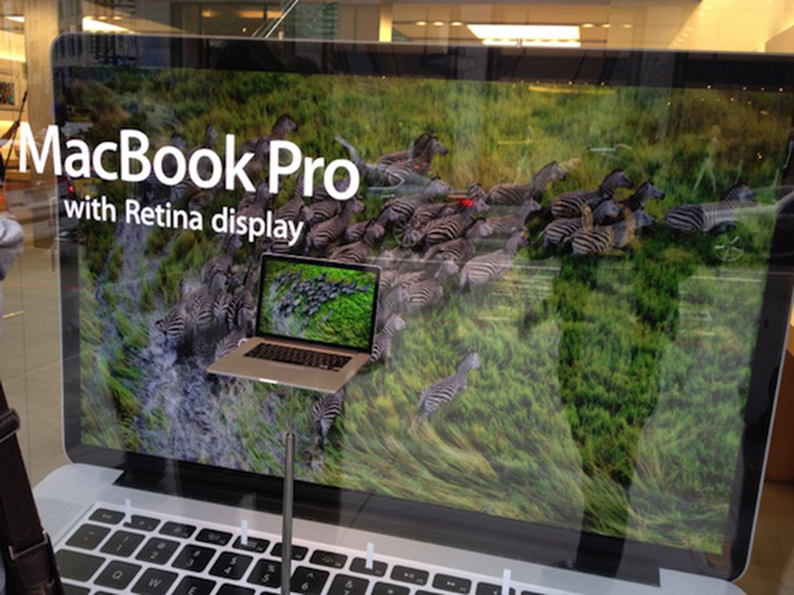 Apple Retail Stores Rolling Out New Retina MacBook Pro Window Displays ...
