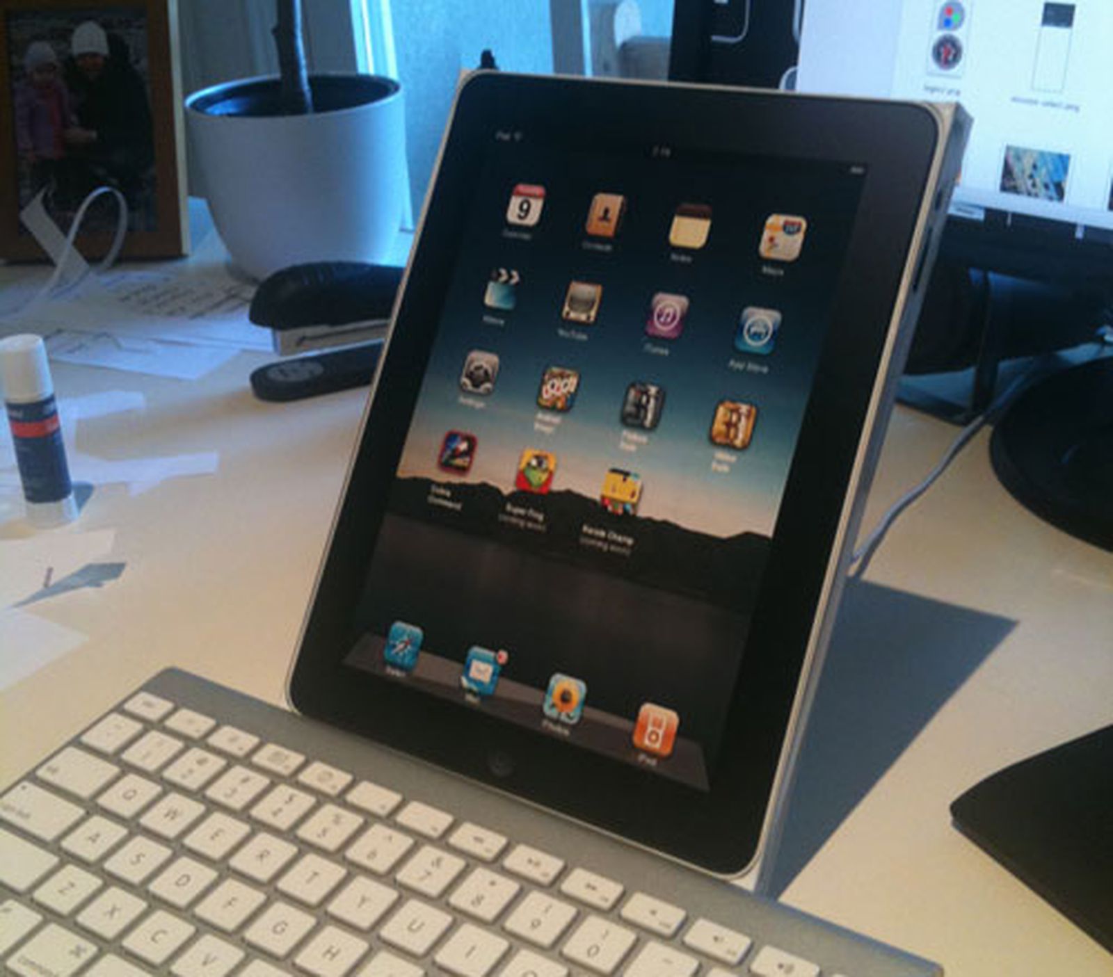 Make Your Own (Paper) iPad and iPad Sighting at NYC Starbucks - MacRumors