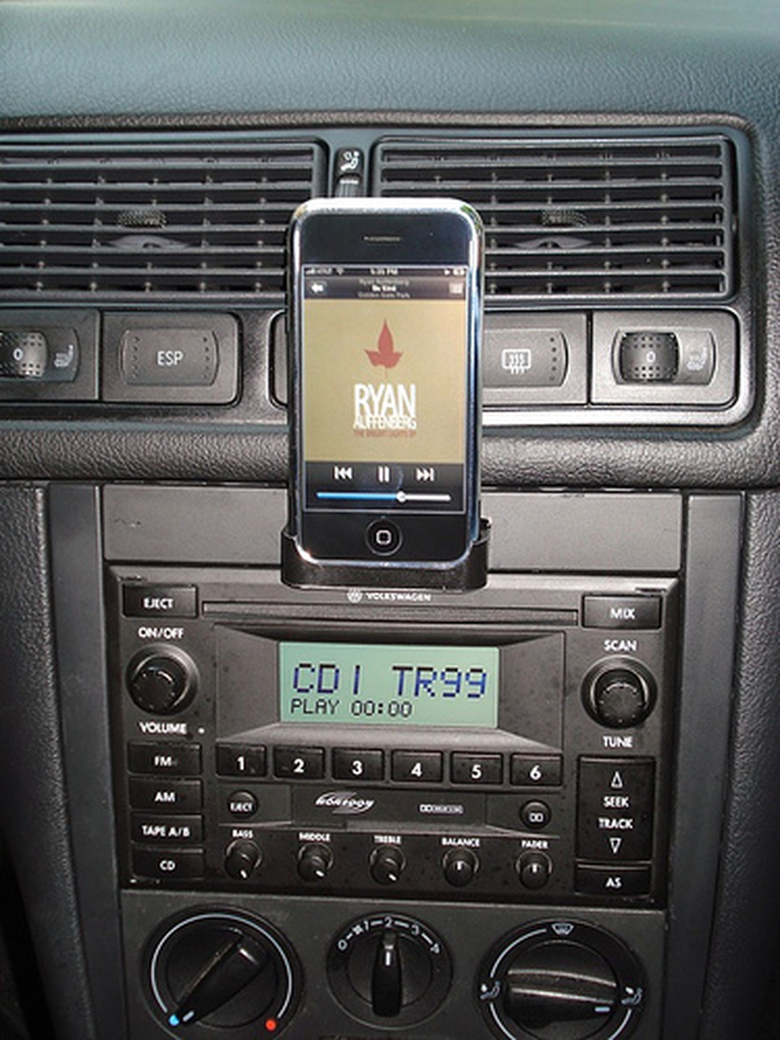 iPhone Car Installation - MacRumors