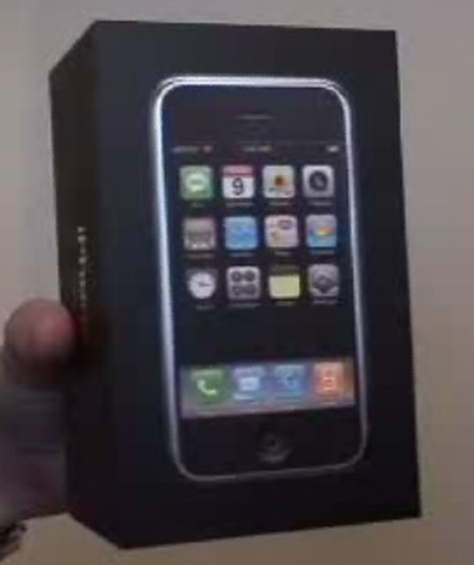 iPhone Box Photo and Video Review - MacRumors