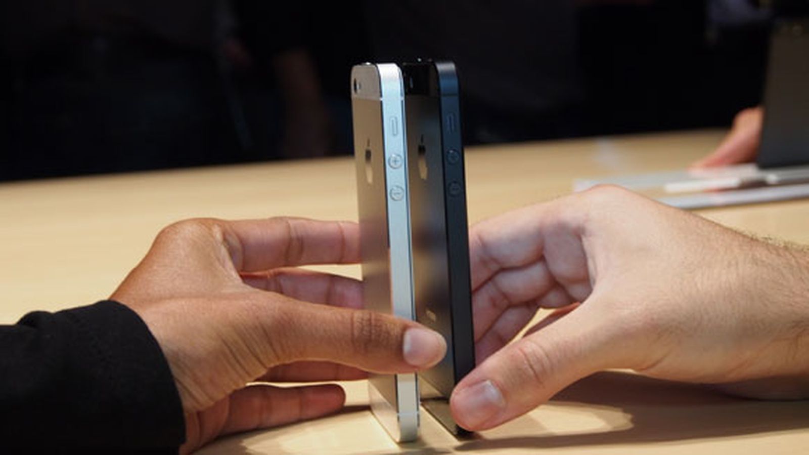 iPhone 5 Photos and Hands on Impressions - MacRumors