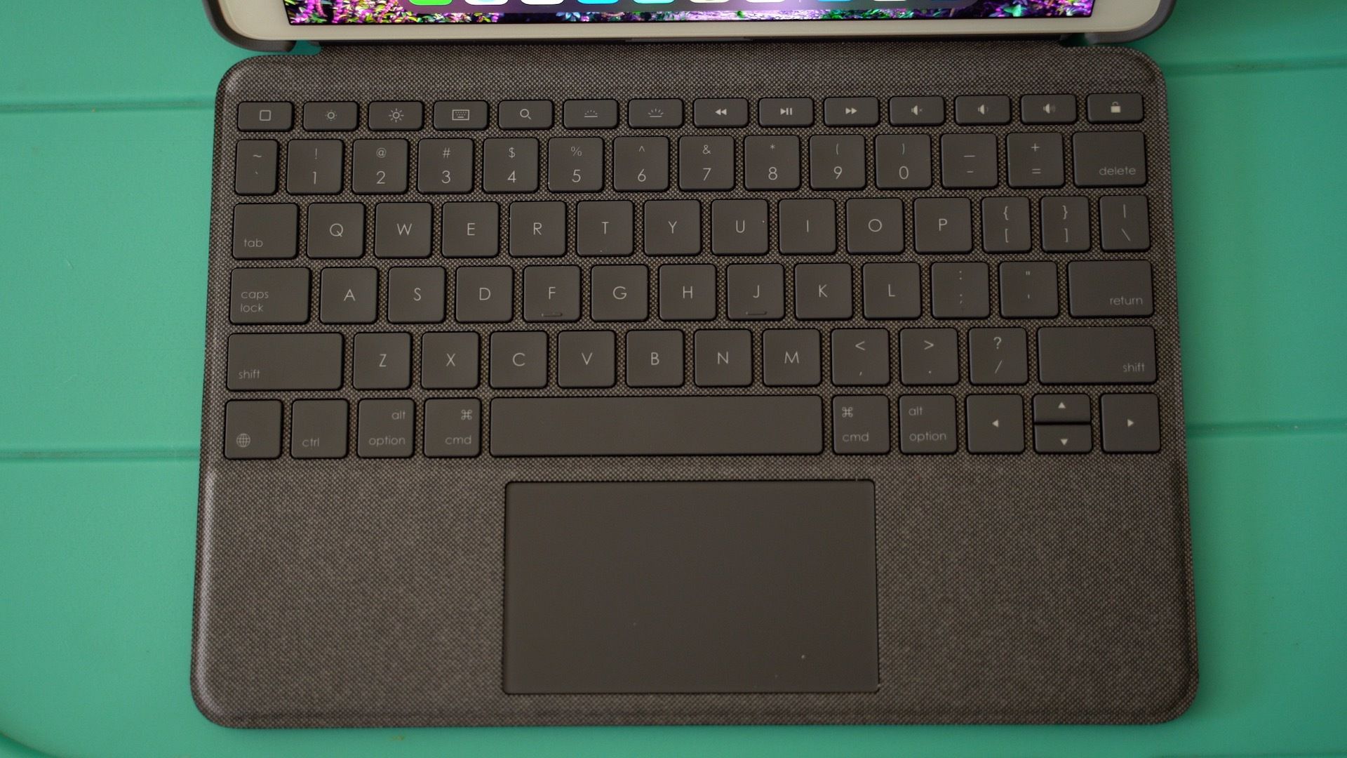 Hands-On With Logitech's New Keyboard Case With Trackpad for iPad Air ...
