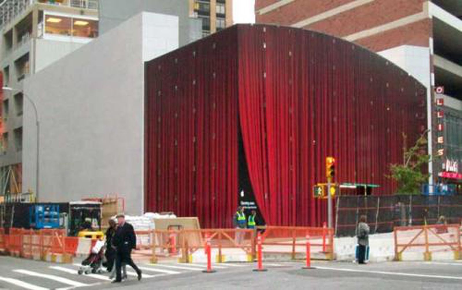 Apple Preps Broadway Store for Opening - MacRumors