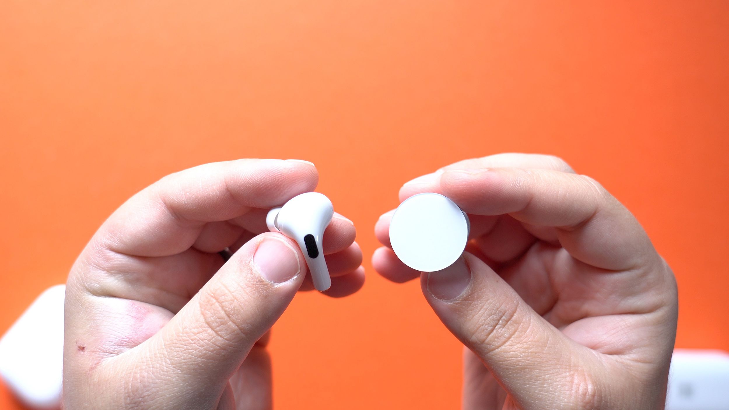 Microsoft's Surface Earbuds vs. AirPods - MacRumors