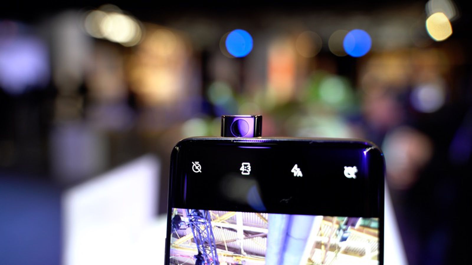 Hands-On With the OnePlus 7 Pro's New Pop-Up Camera and Bezel-Free ...