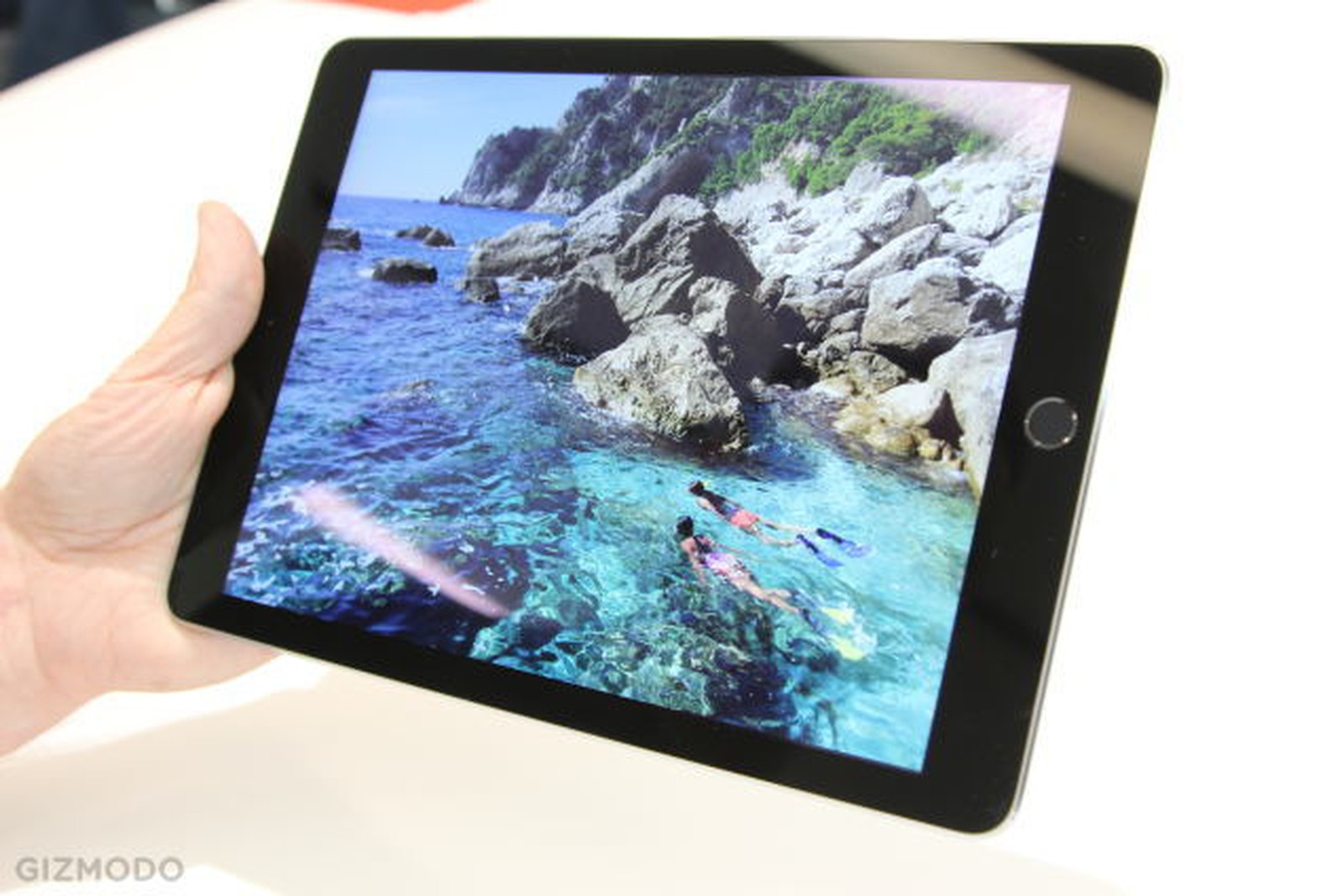First Hands-On Impressions of New iPad Air 2: Ultra-Thin, Improved ...