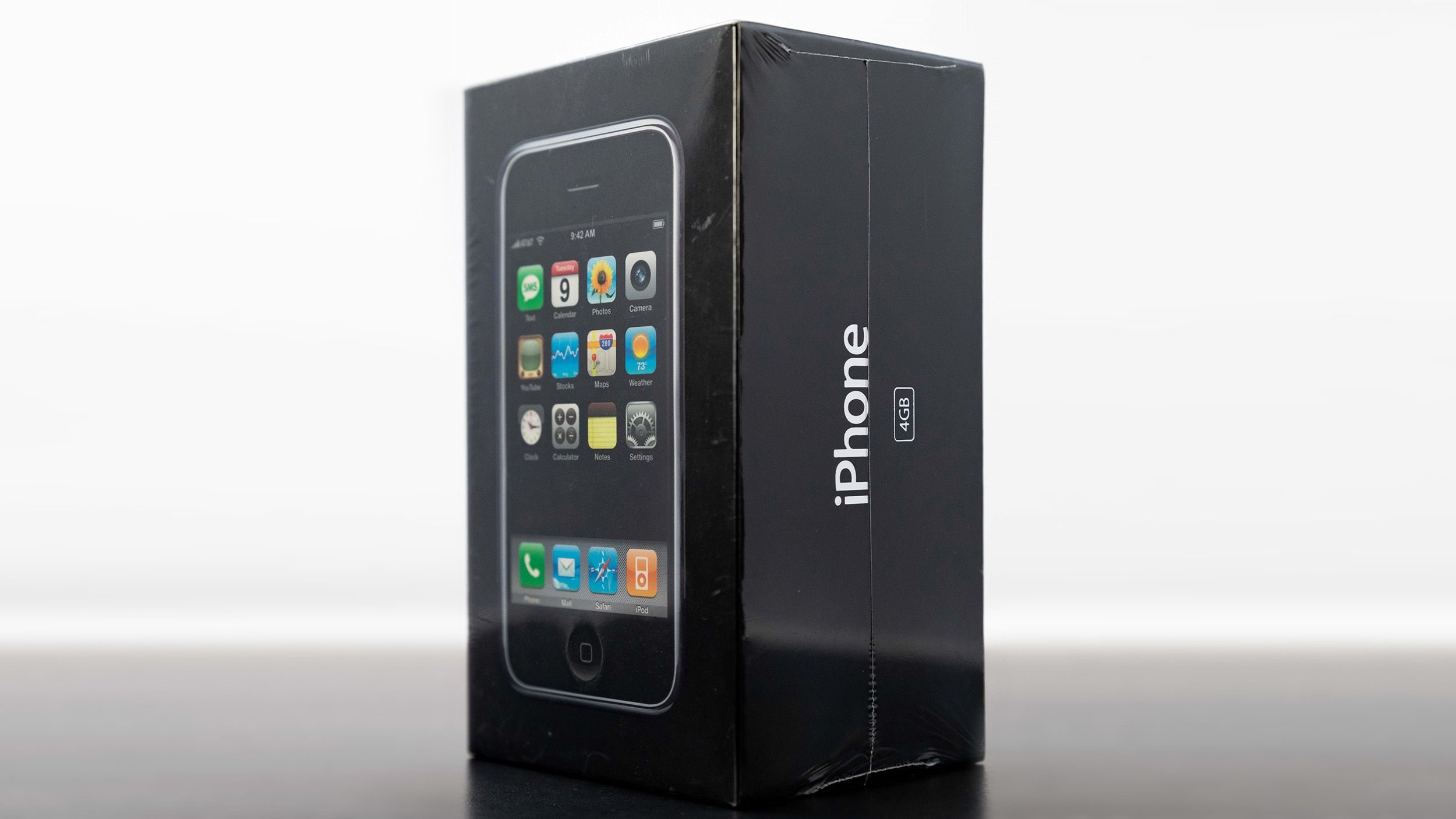 Rare 4GB Original iPhone Sells for Record $190,000 at Auction - MacRumors