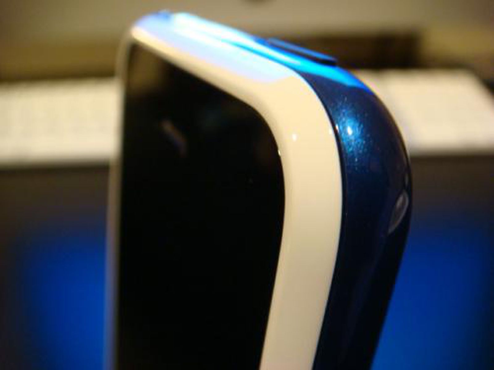 Smoke White and Midnight Blue Colorware iPhone - MacRumors