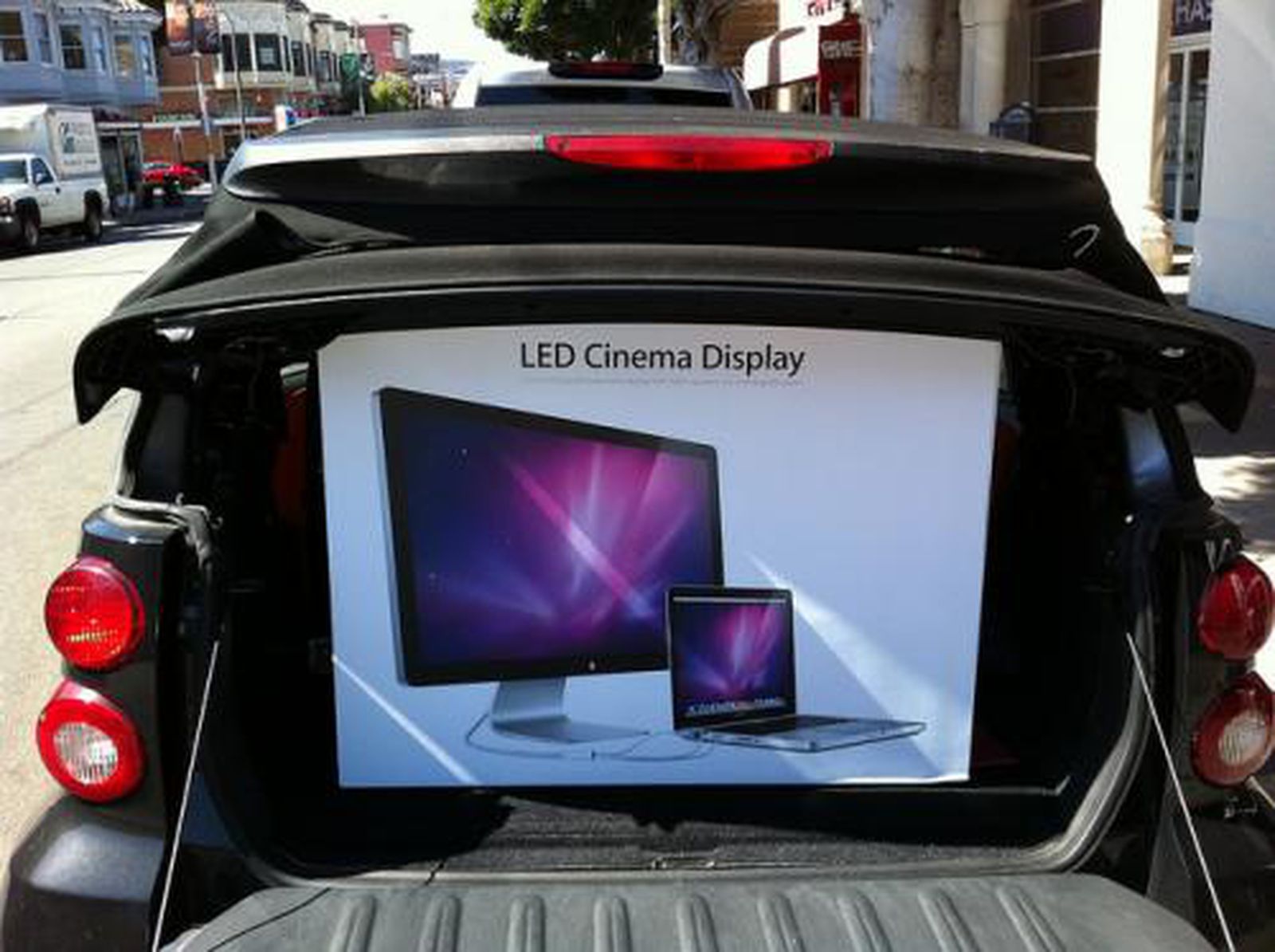 27-Inch LED Cinema Displays Photos and Impressions - MacRumors