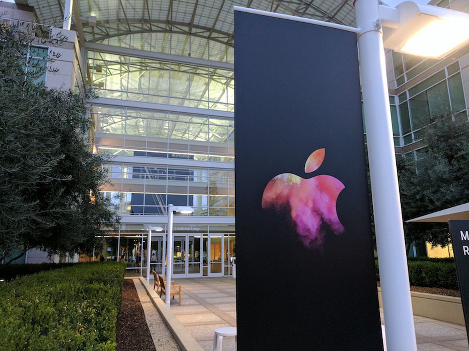 Live Coverage of Apple's 'Hello Again' Mac Event - MacRumors