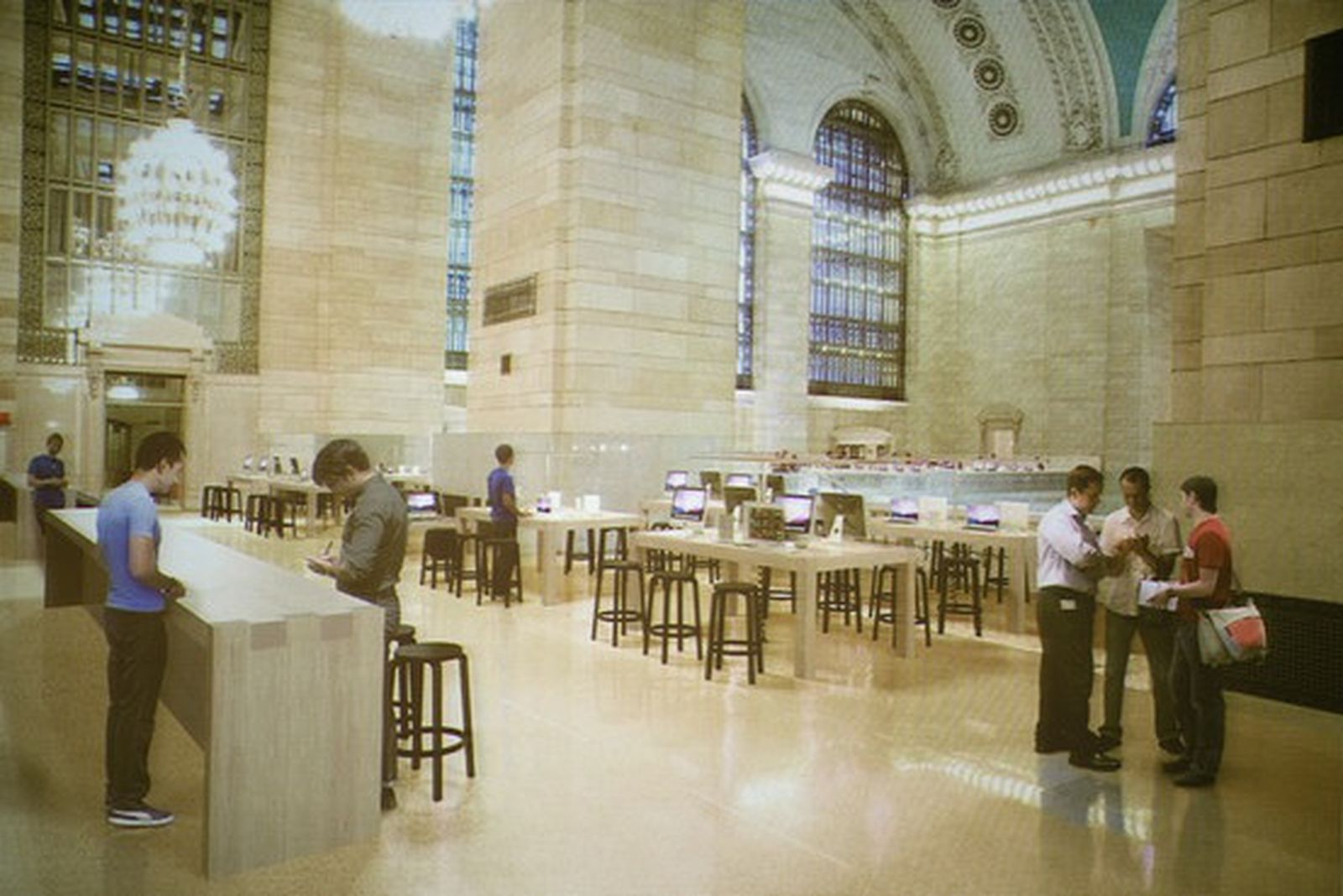 Apple Signs Deal for 23,000 Square-Foot Grand Central Terminal Store ...