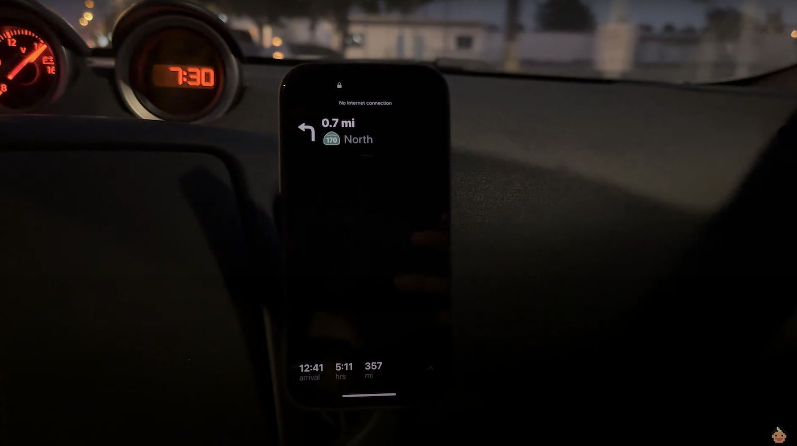 iPhone 14 Pro's Always-On Display Works With Apple Maps, Phone, Voice ...
