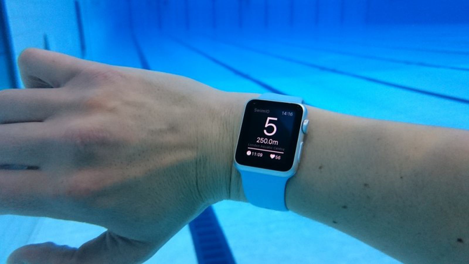 'World's First Swim App' on Apple Watch Put to the Test in New Video ...