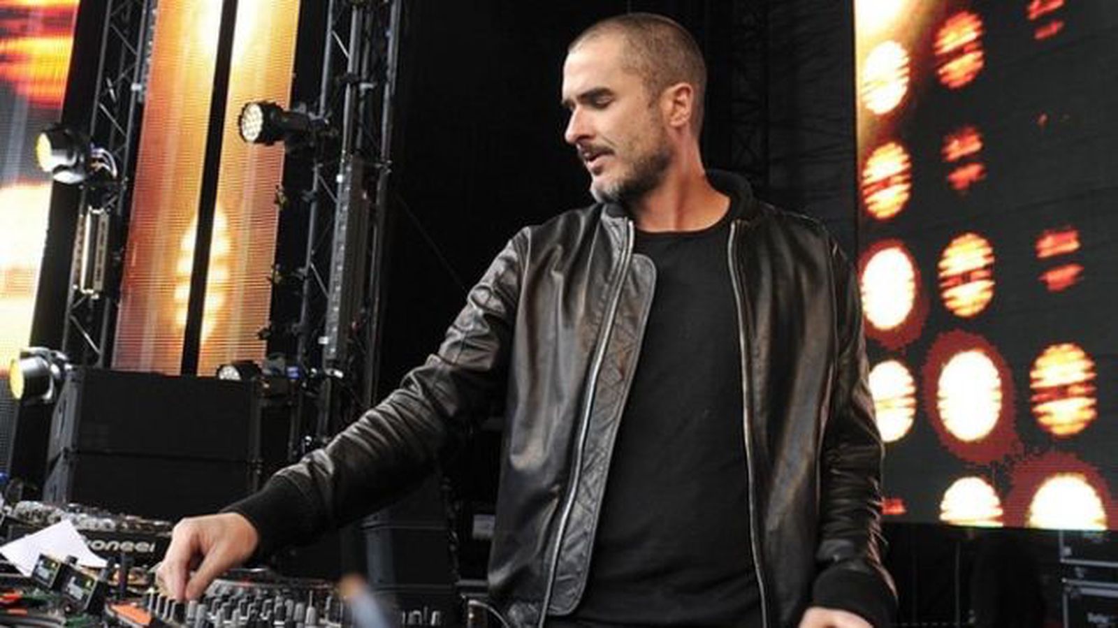 BBC Radio DJ Zane Lowe Joining Apple's iTunes Radio Effort - MacRumors