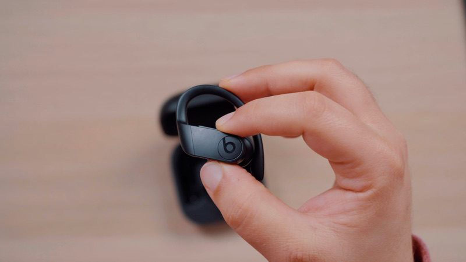 Hands-On With Apple's New Powerbeats Pro Earbuds - MacRumors