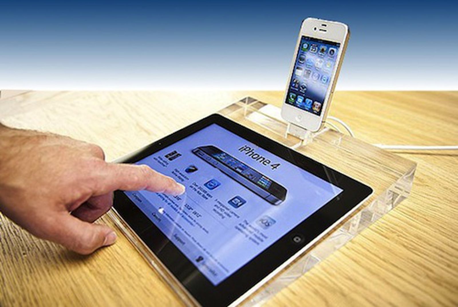 iPad 2 Display Dock Replicates Apple Retail Store Experience - MacRumors