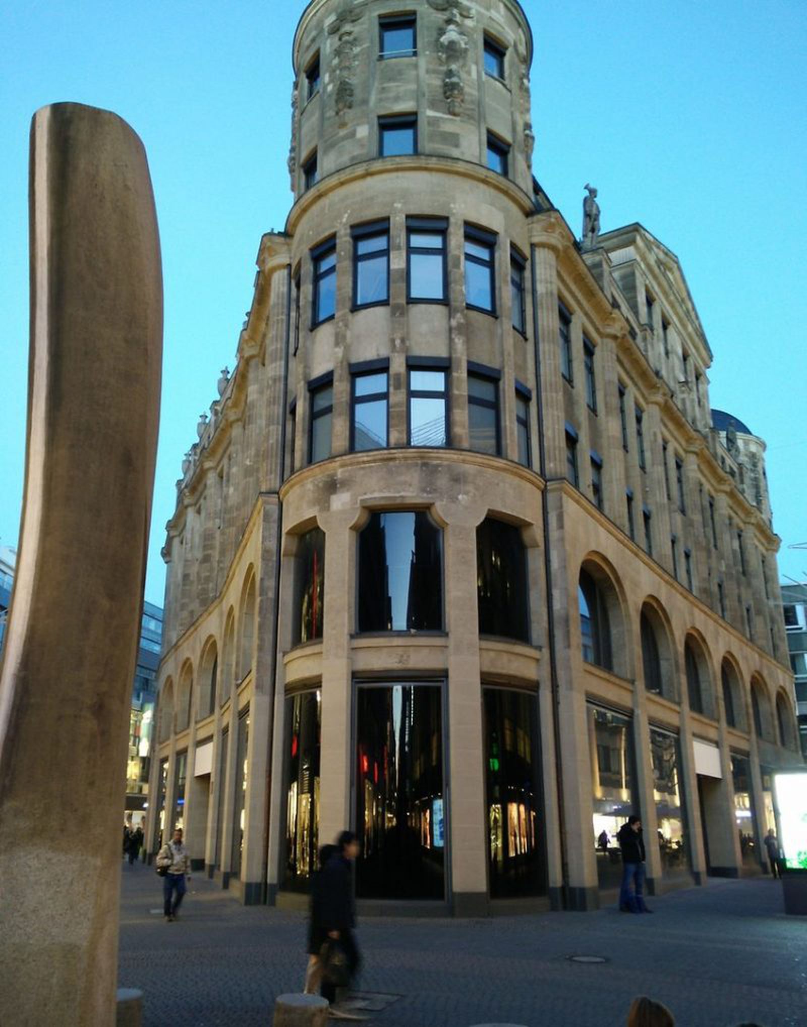 Apple Adding Finishing Touches to Long-Rumored Store in Cologne ...