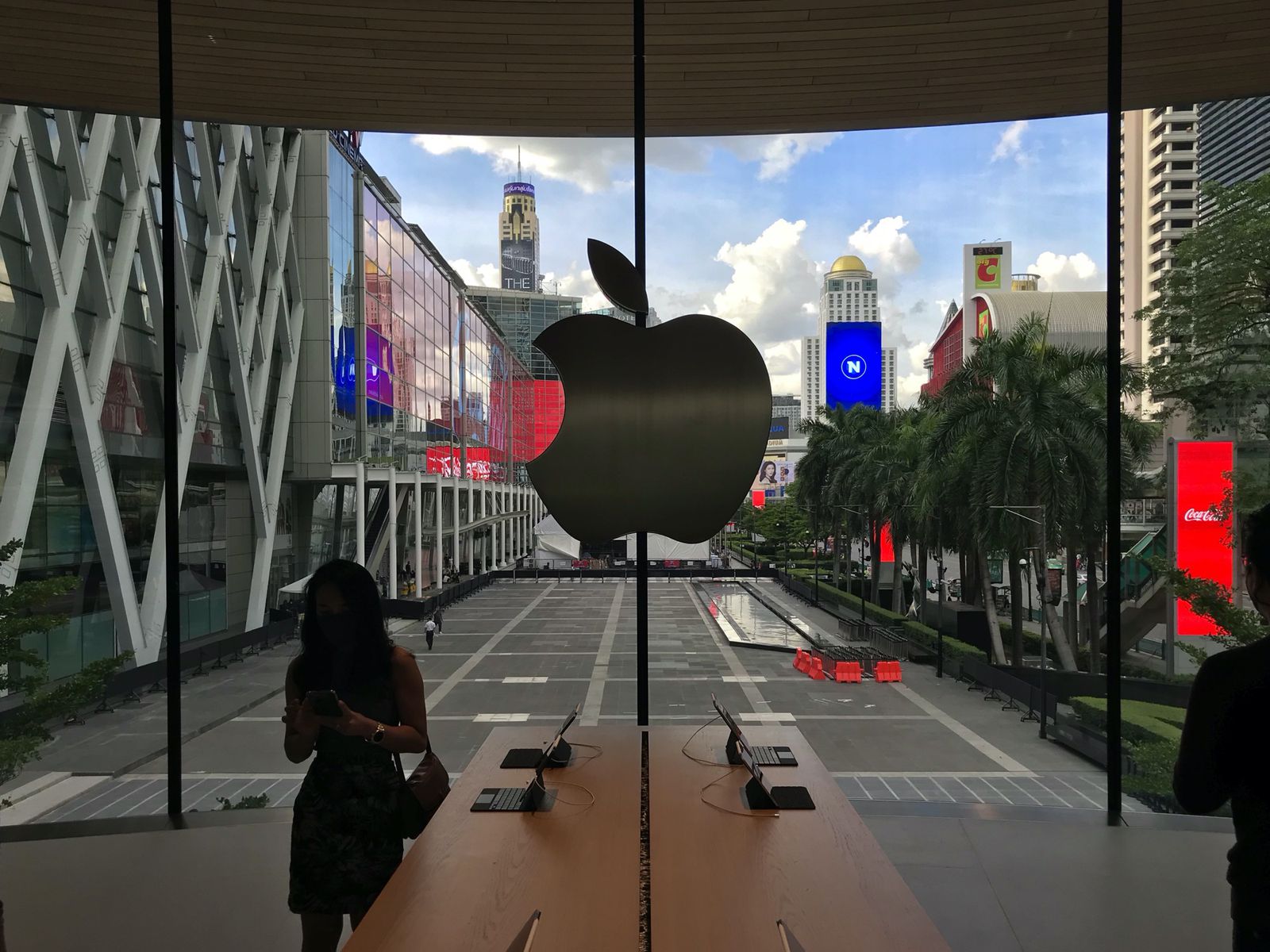 Take a Look Inside Apple's New Retail Store in Bangkok - MacRumors