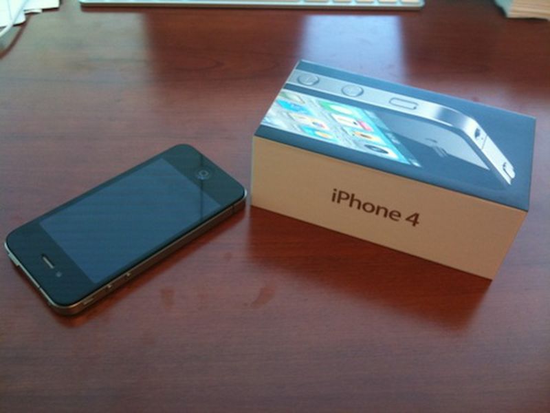 First iPhone 4 Deliveries Arrive [Updated With Video] - MacRumors