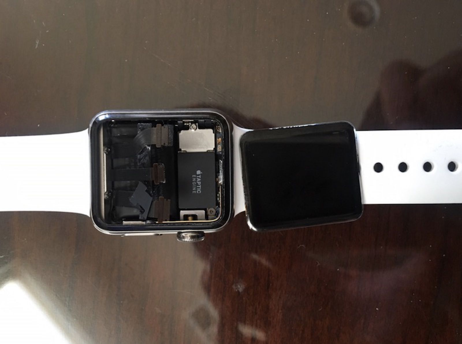 Class Action Lawsuit: Apple Watches Have Defective Displays That Can ...