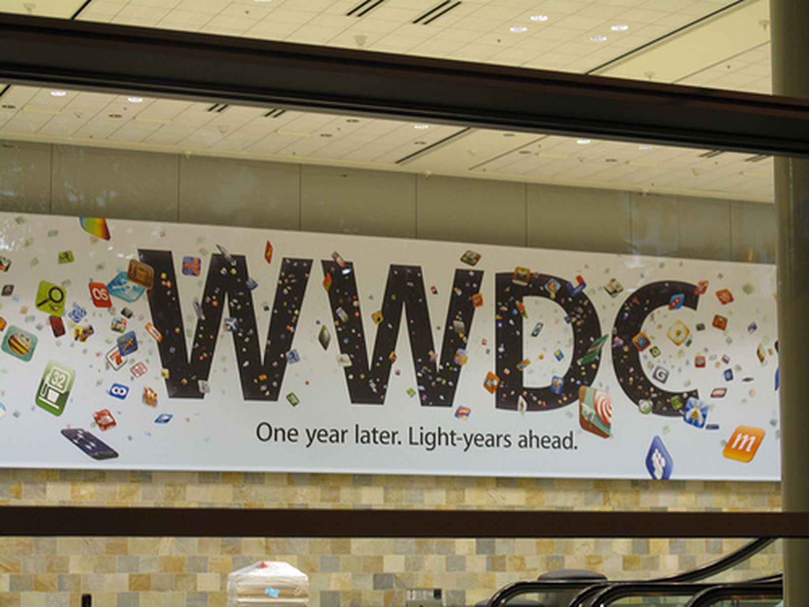 WWDC 2009 Banners: 'One Year Later, Light-Years Ahead' - MacRumors