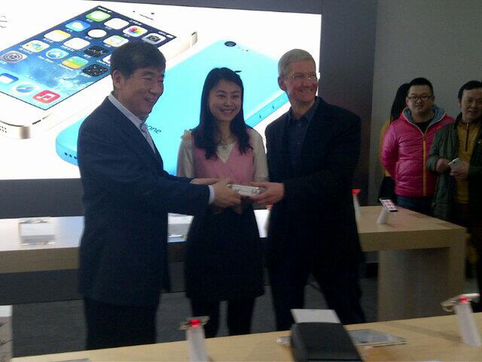 Tim Cook Asked About Larger iPhone at China Mobile Launch - MacRumors
