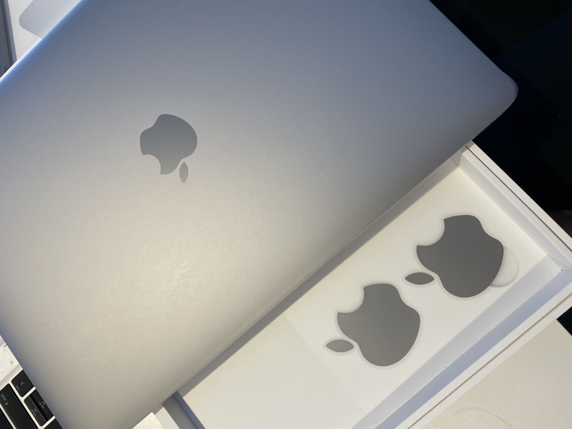 First M1 Apple Silicon Macs Now Arriving to Customers - MacRumors