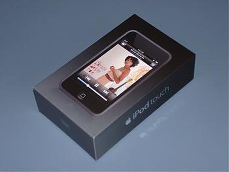 iPod Touch Arrives at Apple Stores (Unboxing Photos) - MacRumors