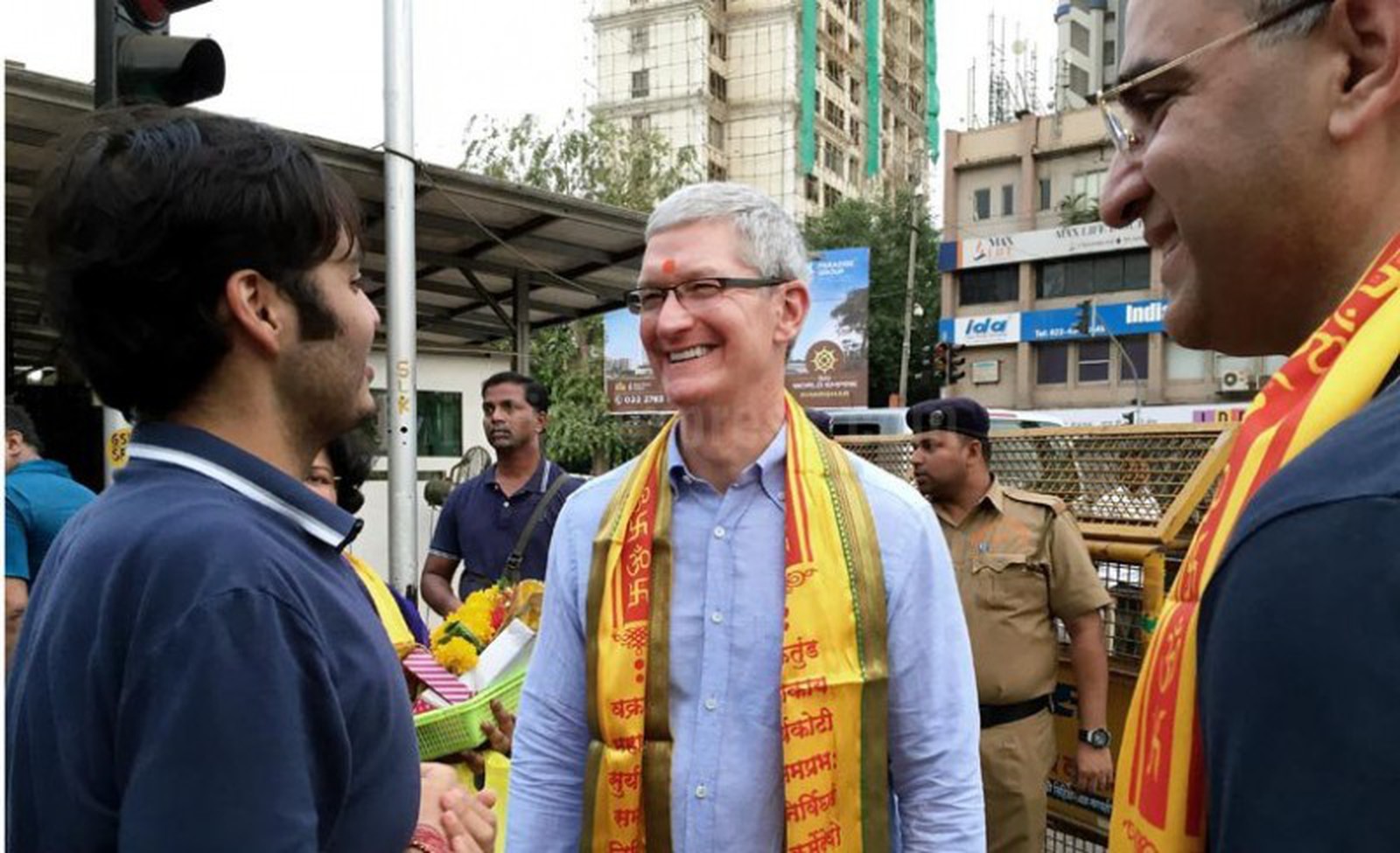 Tim Cook Starts India Trip With Temple Visit and Meetings in Mumbai ...