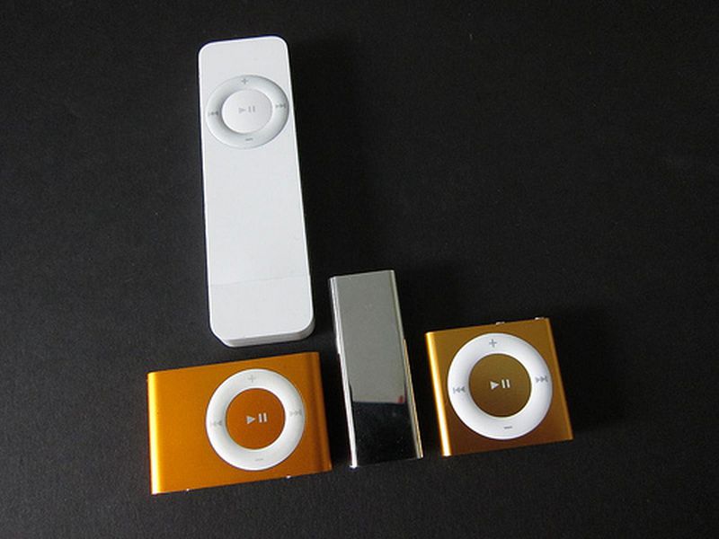 Fourth-Generation iPod Shuffle Unboxing and Comparison Photos - MacRumors