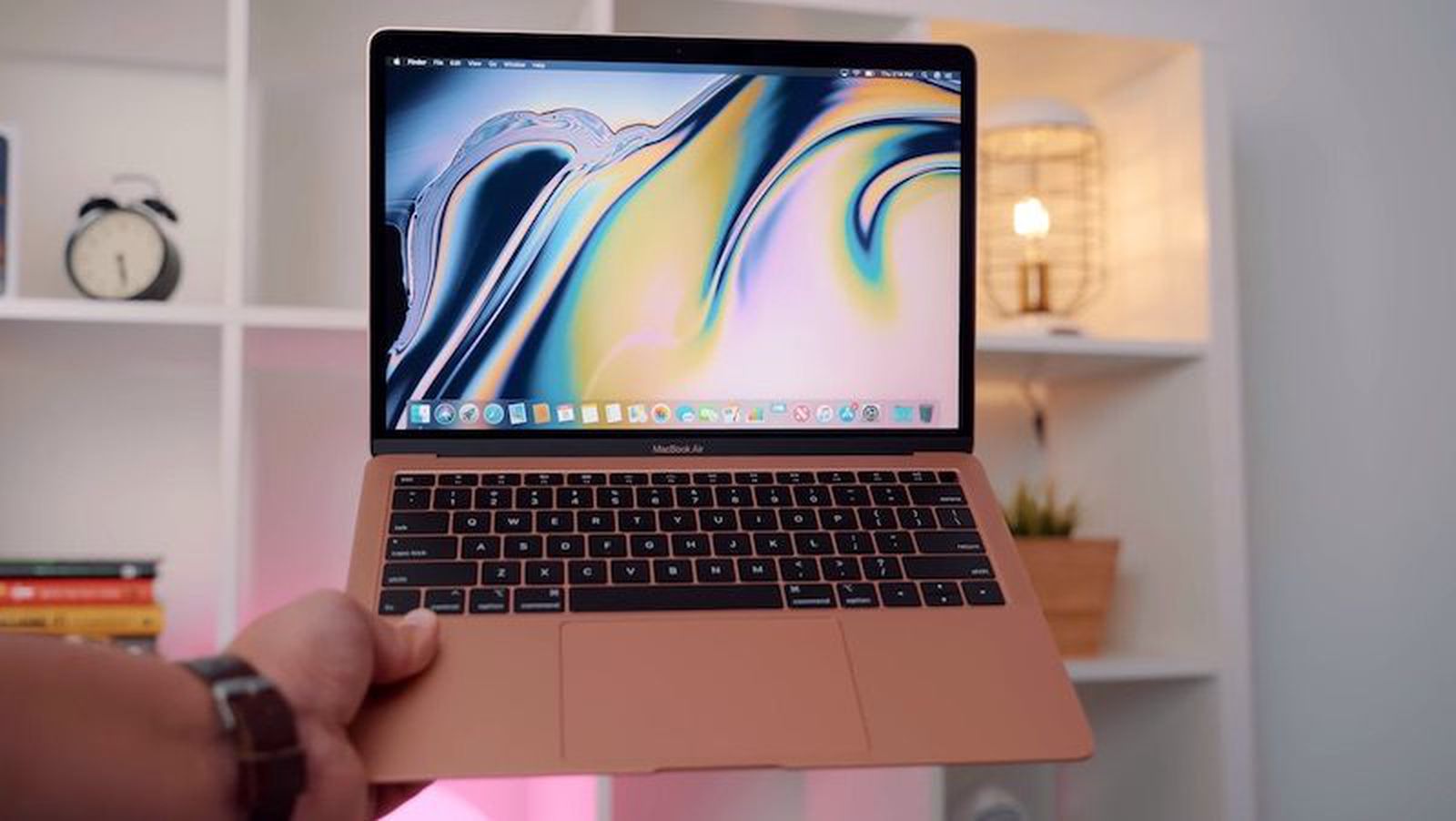Apple Revises 2018 MacBook Air Display Brightness to Up to 400 Nits ...