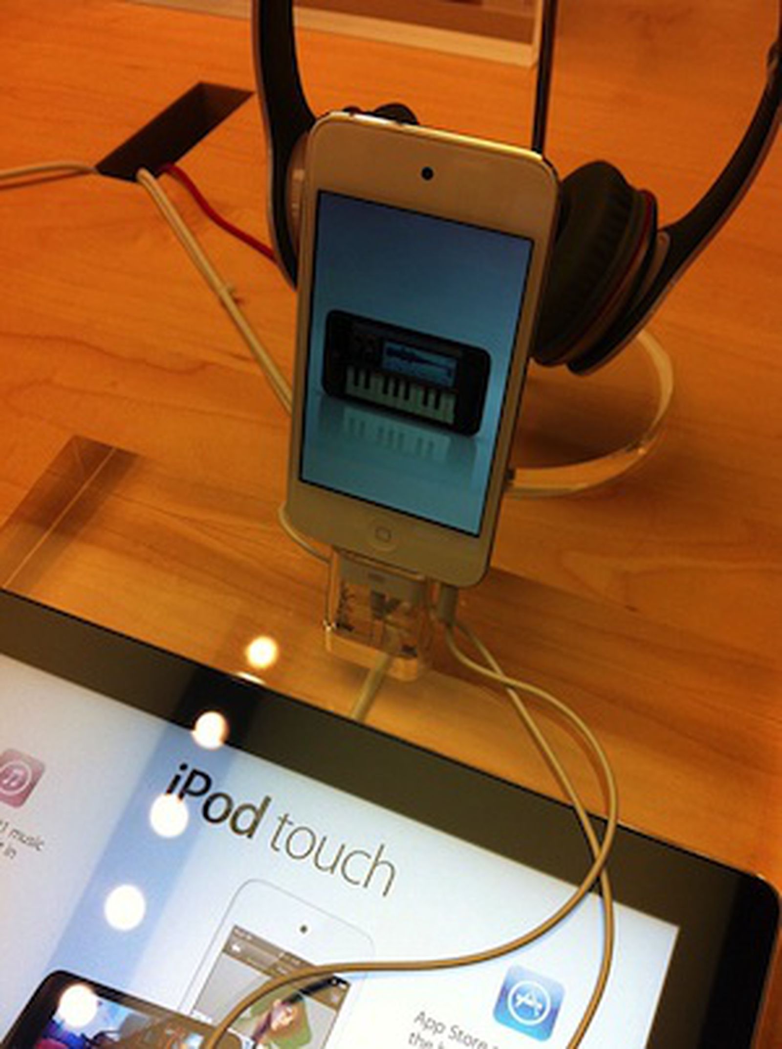 White iPod Touch Now Available in Apple Retail Stores - MacRumors